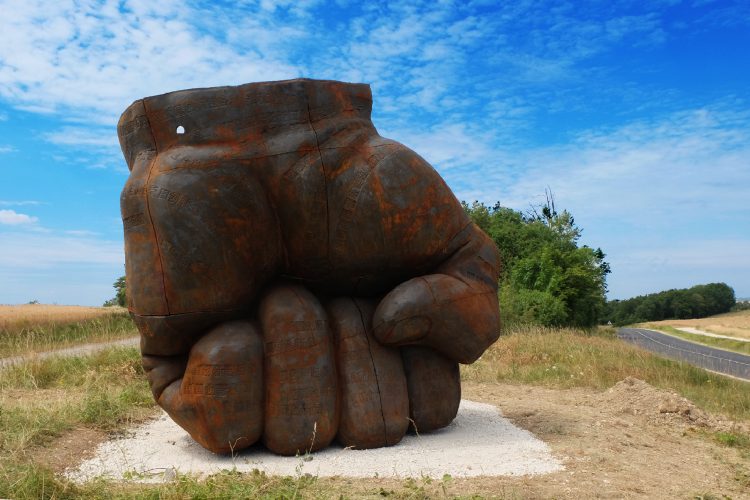 2019_07_11_iron_fist_liu_bolin_©elisa_bertin(1) - Vent des Forêts